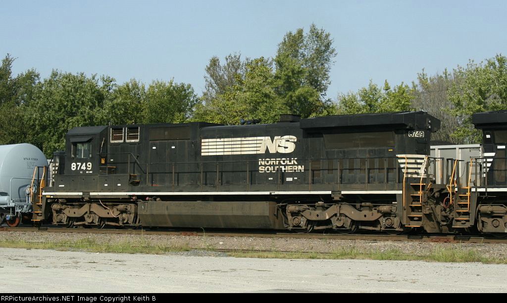 NS 8749